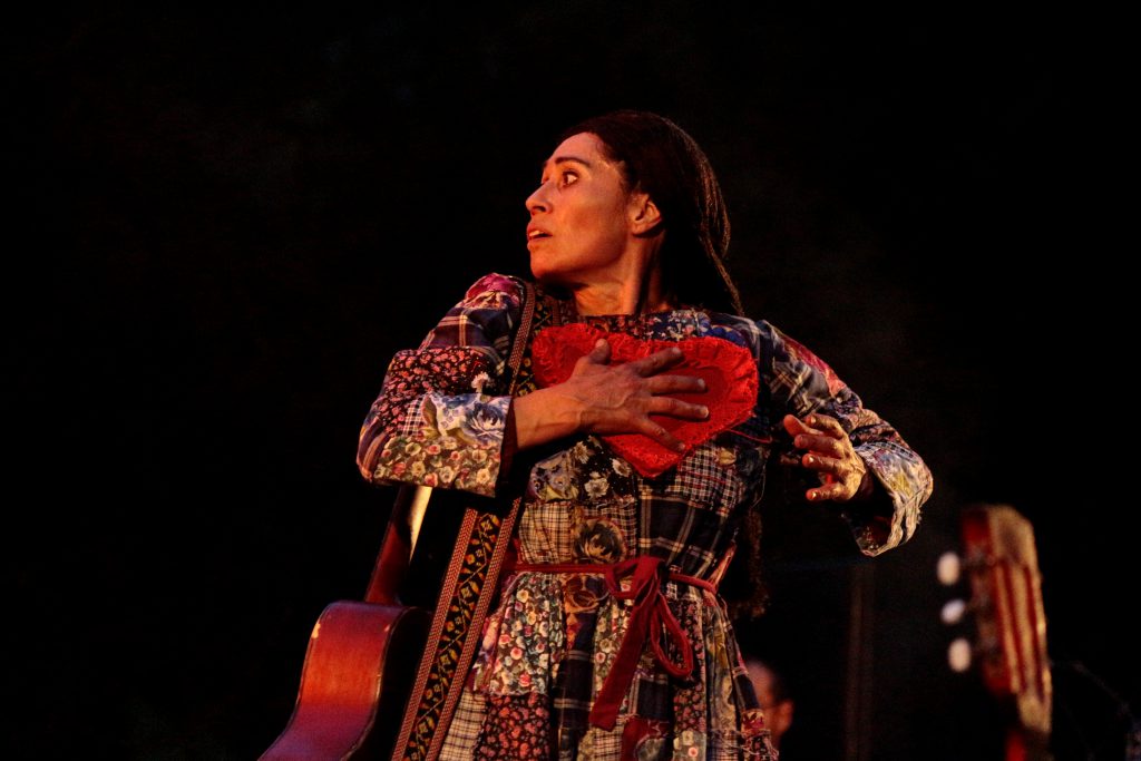 Obra de teatro â€œPaloma Ausenteâ€ , de la compañí­a chilena La ...